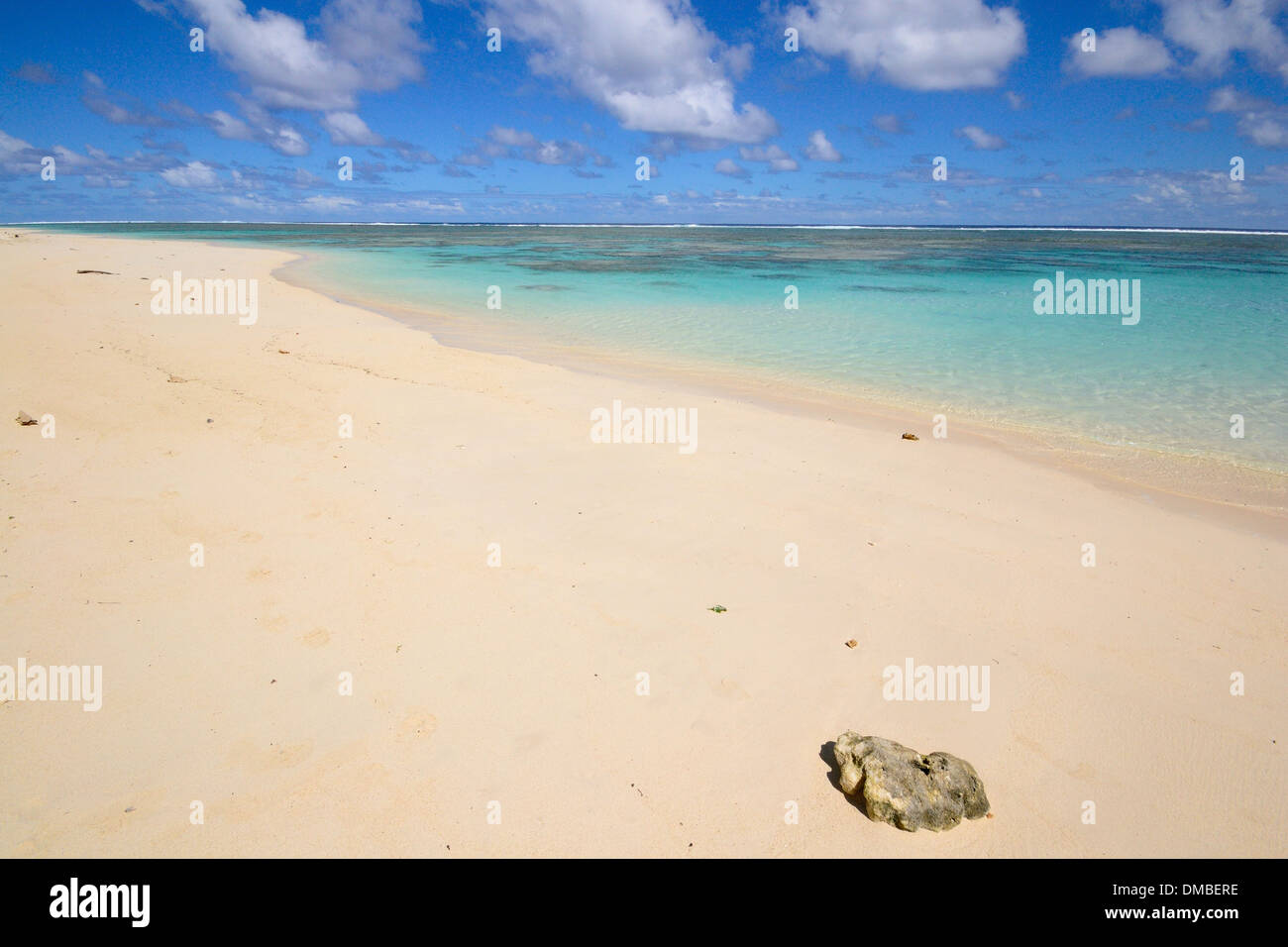 The gorgeous turquoise sea and desert beach in Rarotonga, Cook Islands ...