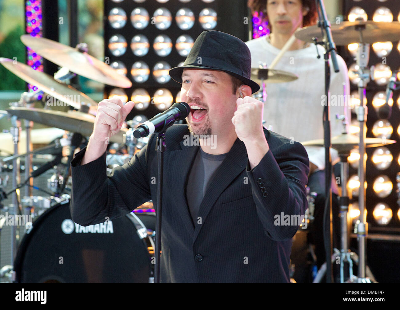 Justin Jeffre 98 Degrees re-unite to perform live at Rockefeller Plaza ...