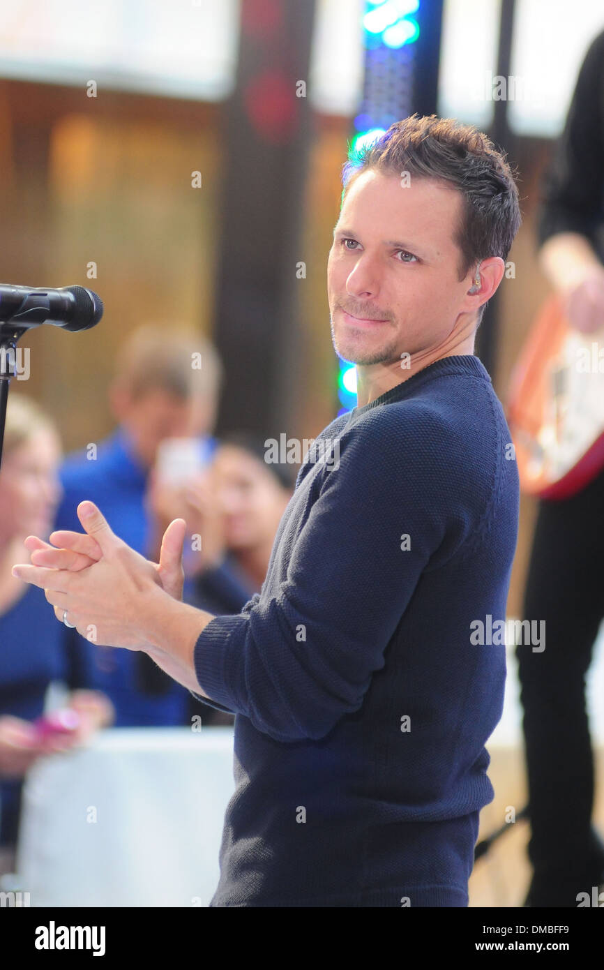 Drew Lachey 98 Degrees re-unite to perform live at Rockefeller Plaza as ...