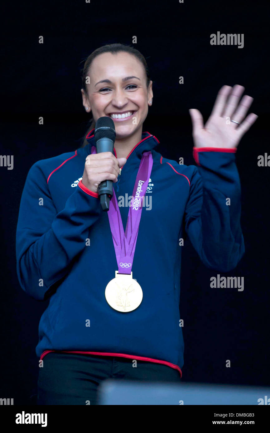 Jessica Ennis returns home to a hero's welcome after her gold medal ...