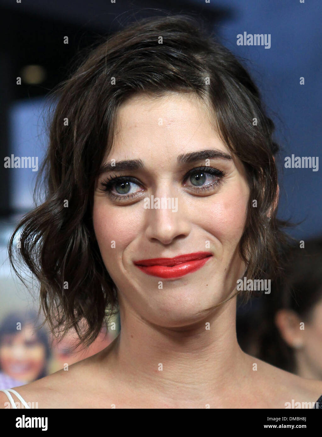 Lizzy Caplan Hair Bachelorette Lizzy Caplan | Vanity Fair