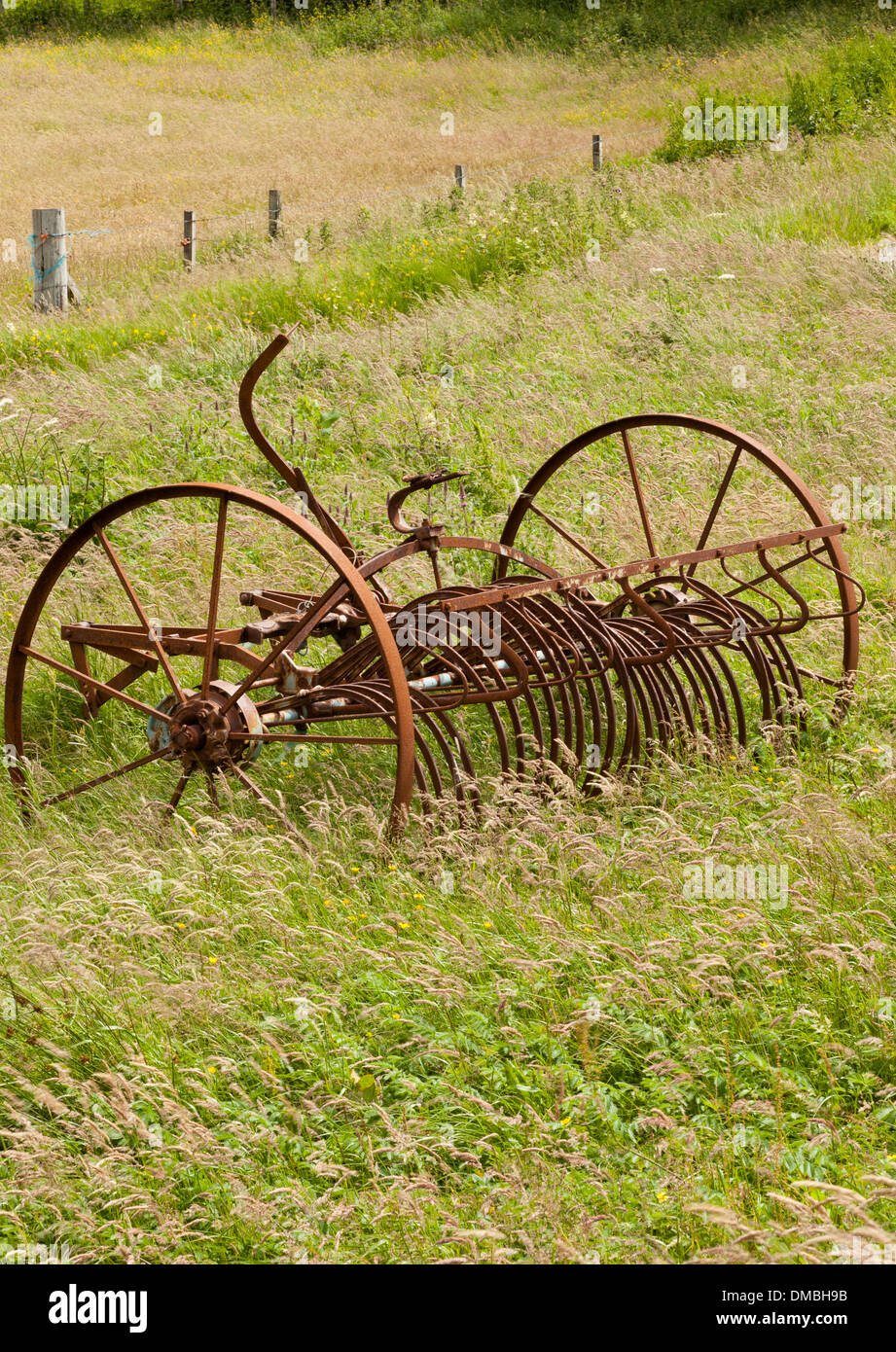 An abandoned rusting vintage agricultural hay rake Stock Photo - Alamy