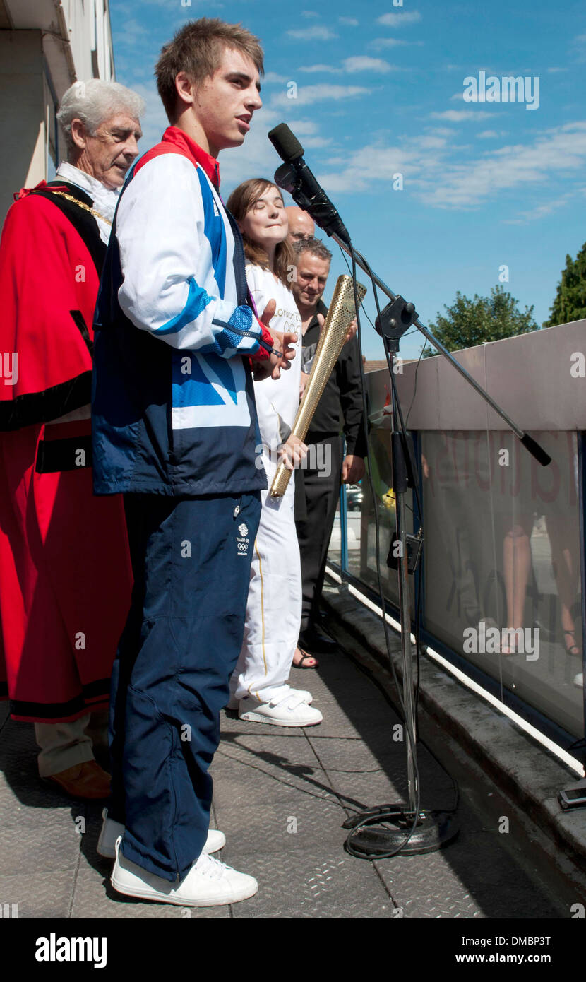 Max Whitlock Team GB gymnast Max Whitlock returns home to a hero's ...
