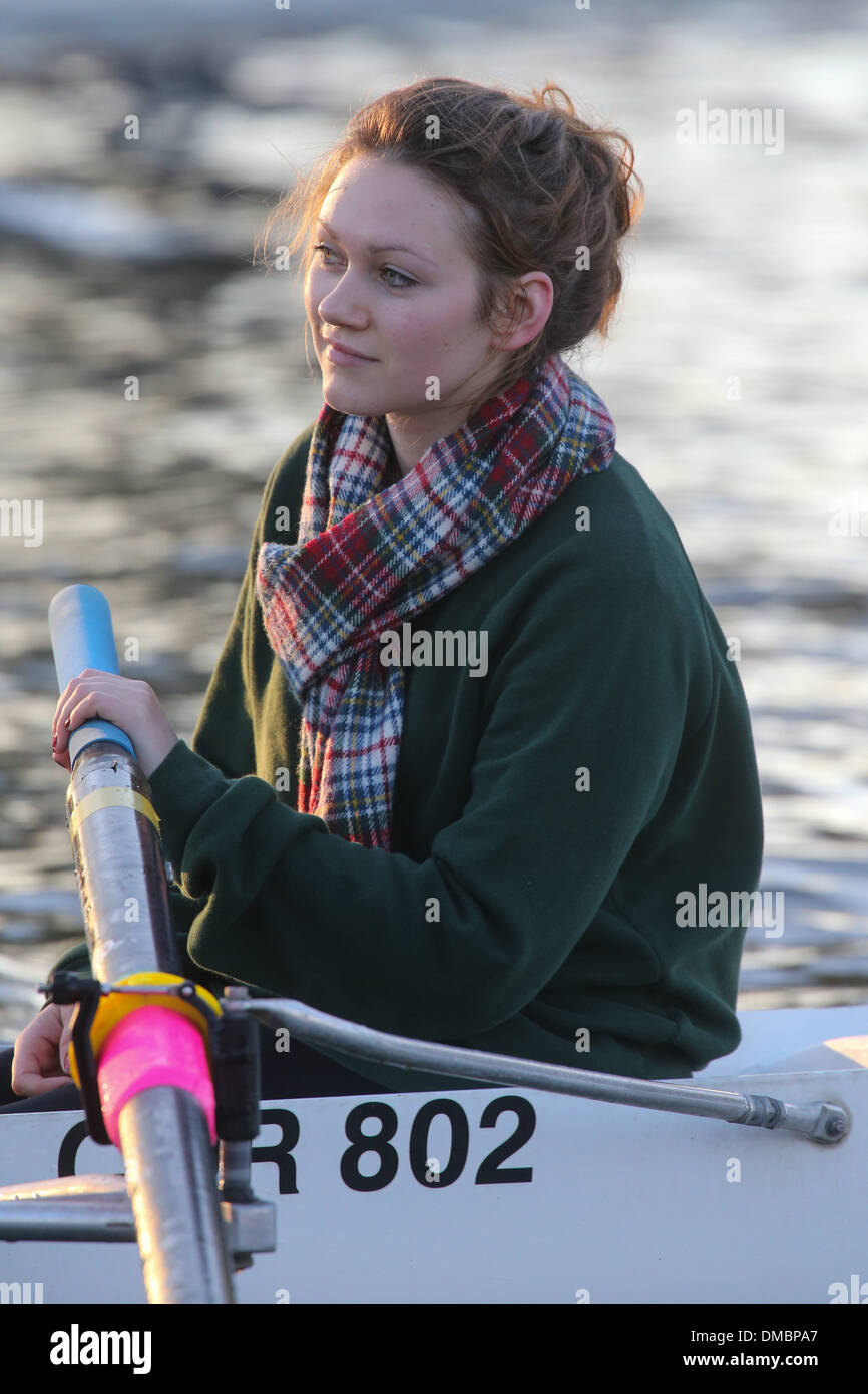 CAMBRIDGE AND OXFORD UNIVERSITY ROWING CREWS ON THE RIVER CAM IN ...