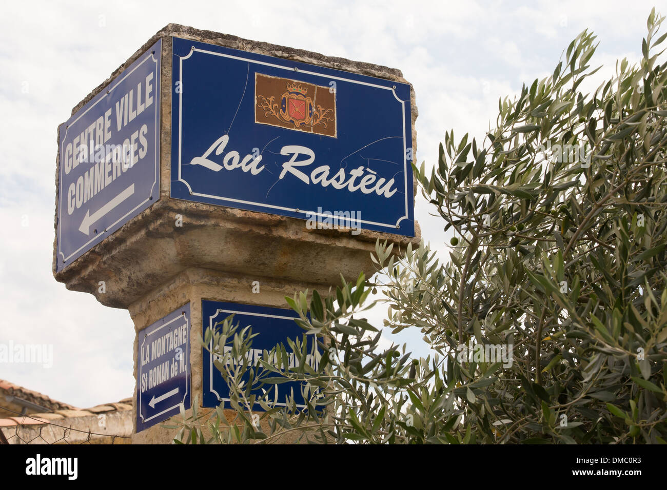 SIGN, HILLTOP VILLAGE OF RASTEAU, VAUCLUSE (84), FRANCE Stock Photo - Alamy