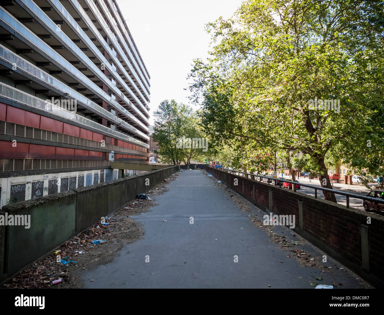 Housing estate london hi-res stock photography and images - Alamy