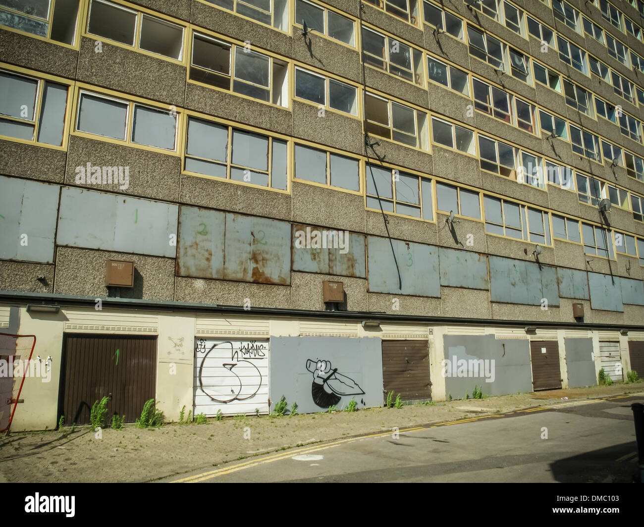 Housing estate london hi-res stock photography and images - Alamy