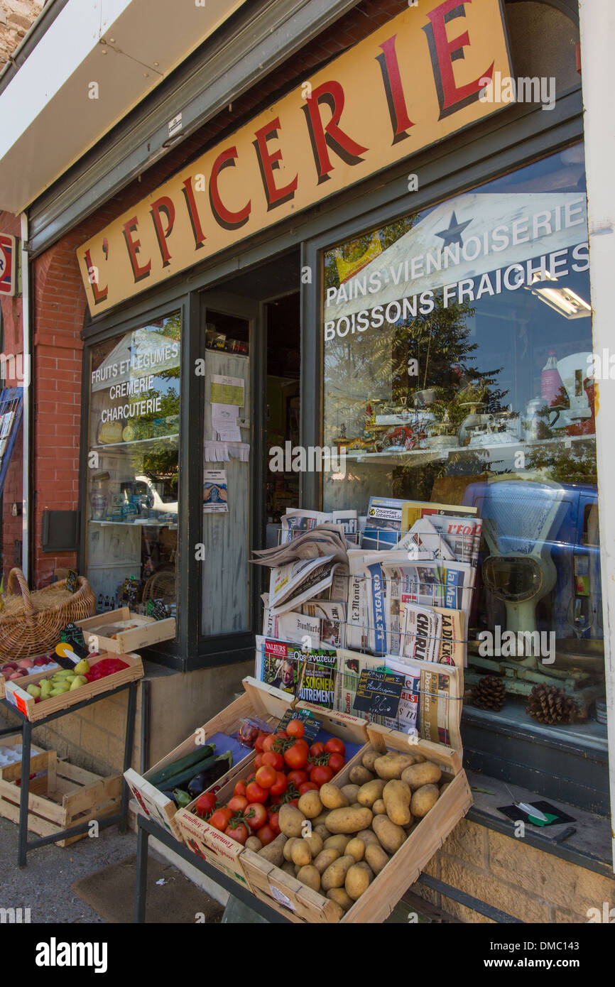 TRADITIONAL GROCERY SHOP IN A PROVENCAL VILLAGE, VAUCLUSE (84), FRANCE ...