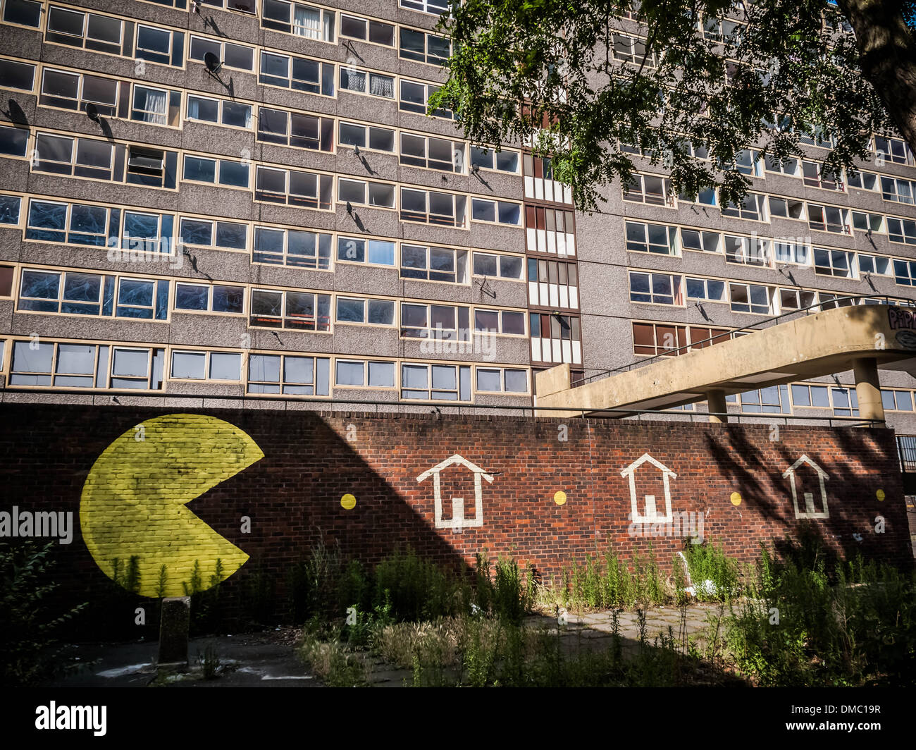 Creative graffiti and social art on the Heygate Housing Estate in south ...
