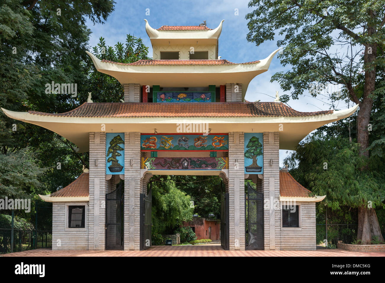 Gate to Japanese section of Bengaluru's Lal Bagh Botanical Garden Stock ...