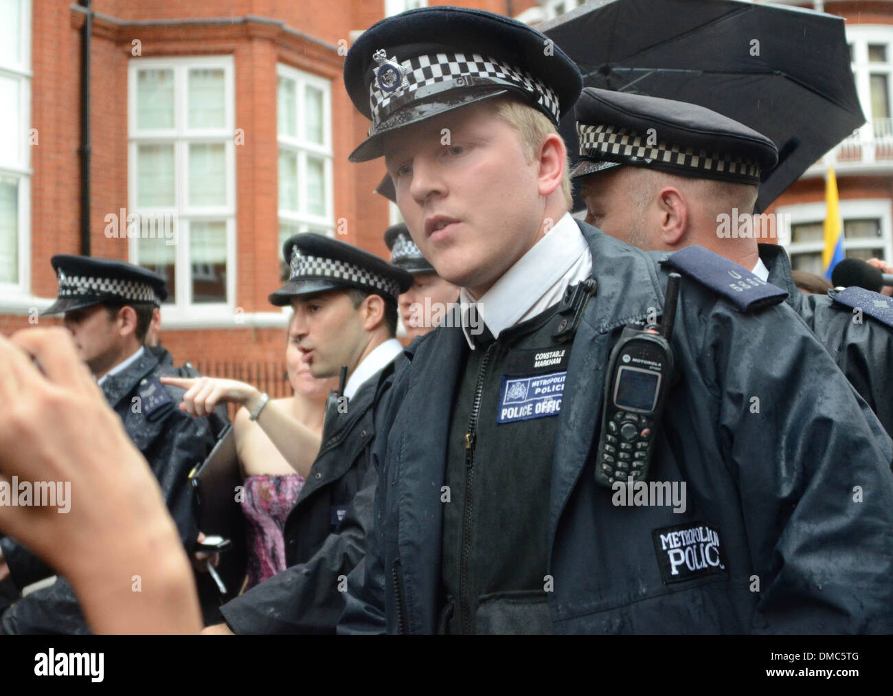 Atmosphere Julian Assange makes a statement from balcony of Ecuadorian ...