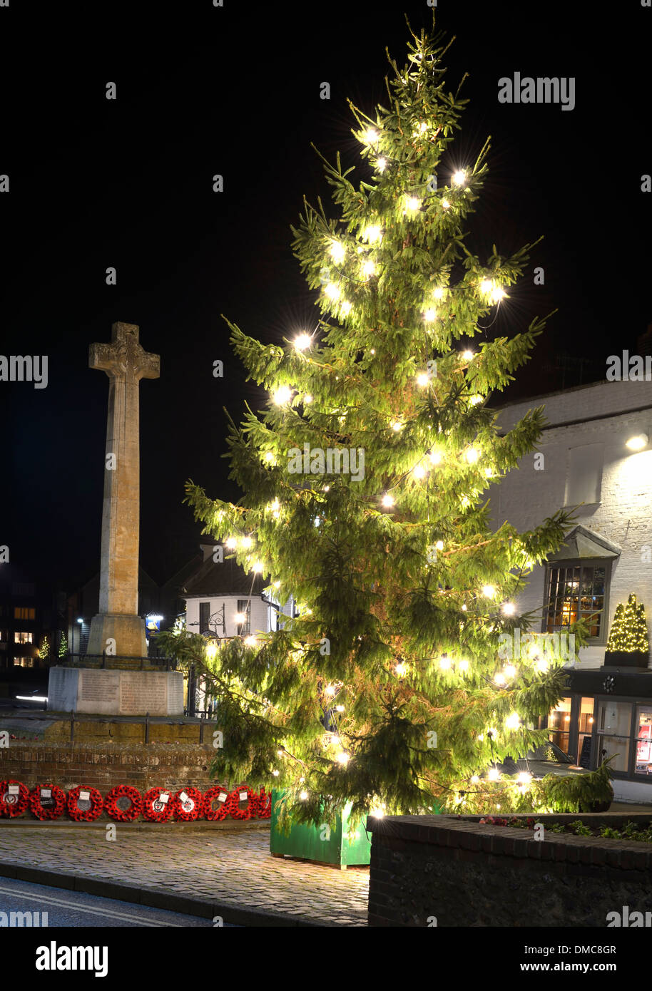 The War Memorial and Christmas tree in Arundel at night, West Sussex ...