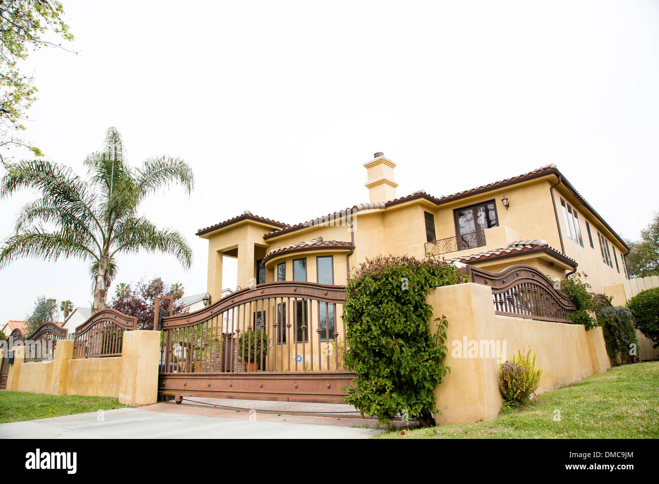 Nice front yard hi-res stock photography and images - Alamy