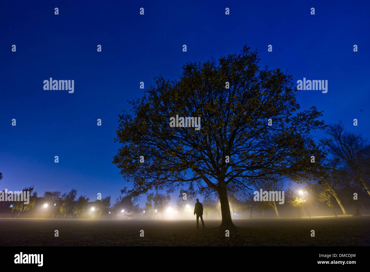 London mist night crime hi-res stock photography and images - Alamy