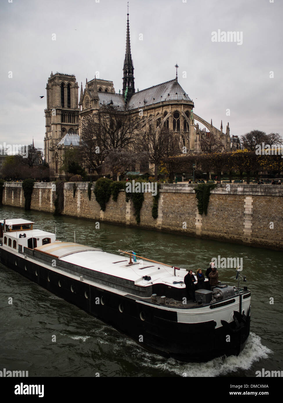 Barge in Seine river by Notre Dame de Paris cathedral Stock Photo - Alamy