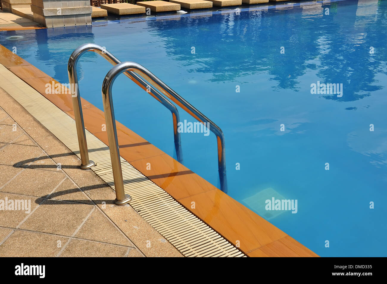 Swimming pool with stair at the hotel Stock Photo - Alamy