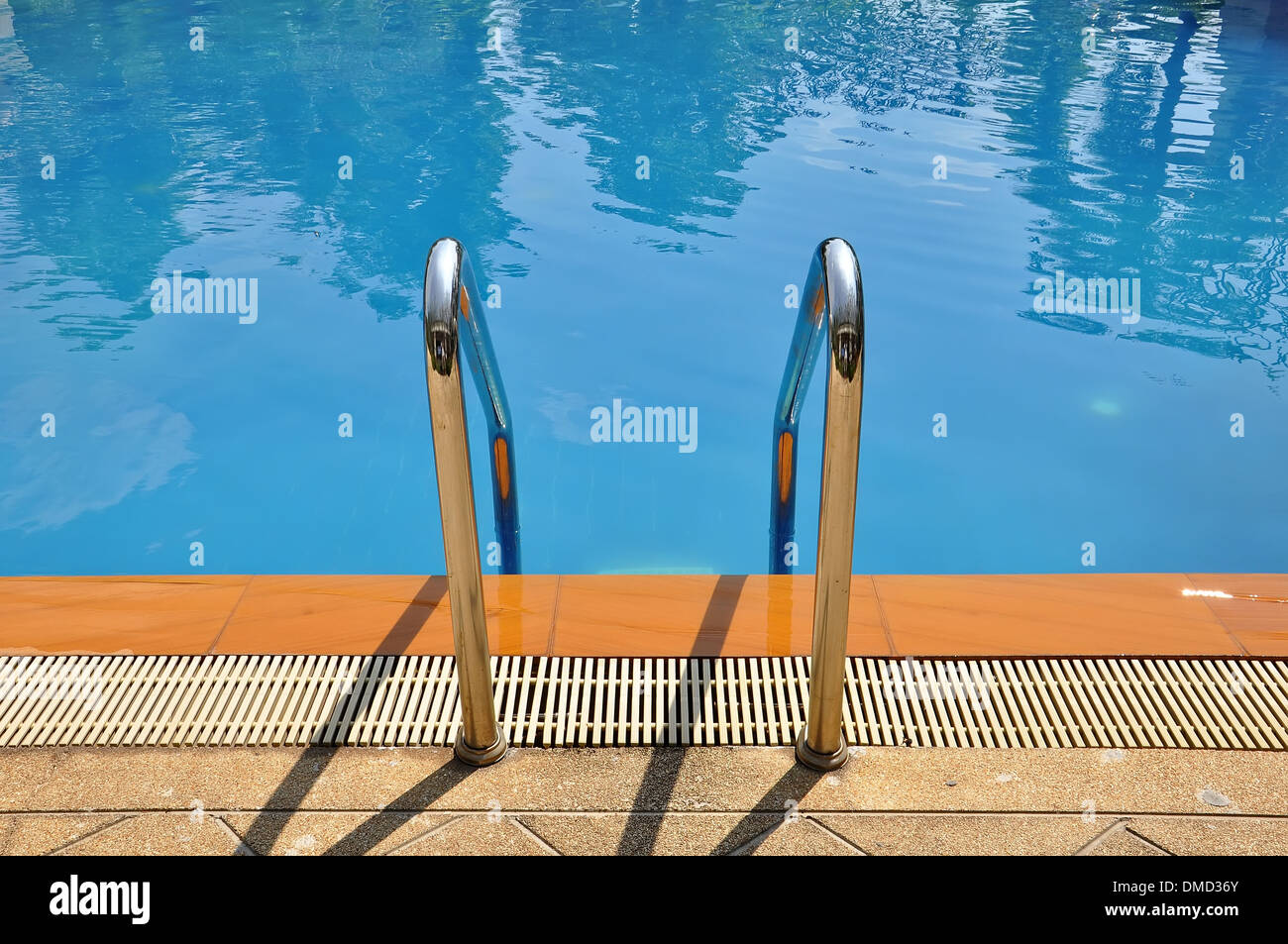 Swimming pool with stair at the hotel Stock Photo - Alamy