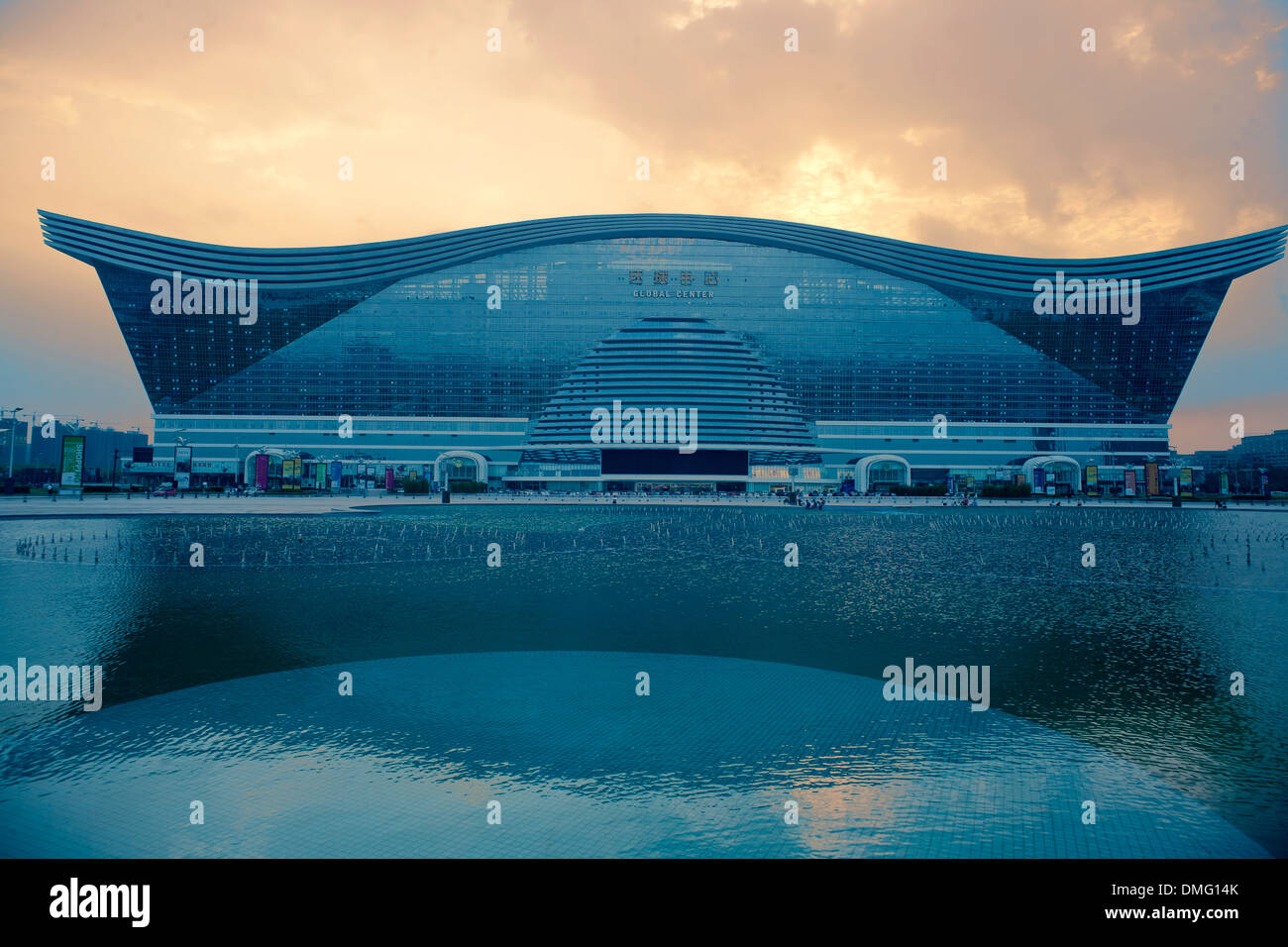 Global center hi-res stock photography and images - Alamy