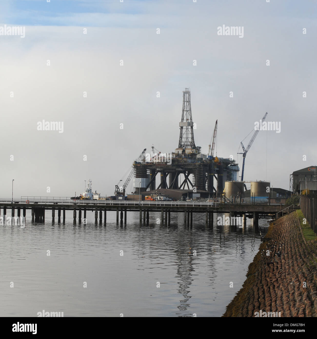 Semi submersible rig hi-res stock photography and images - Alamy
