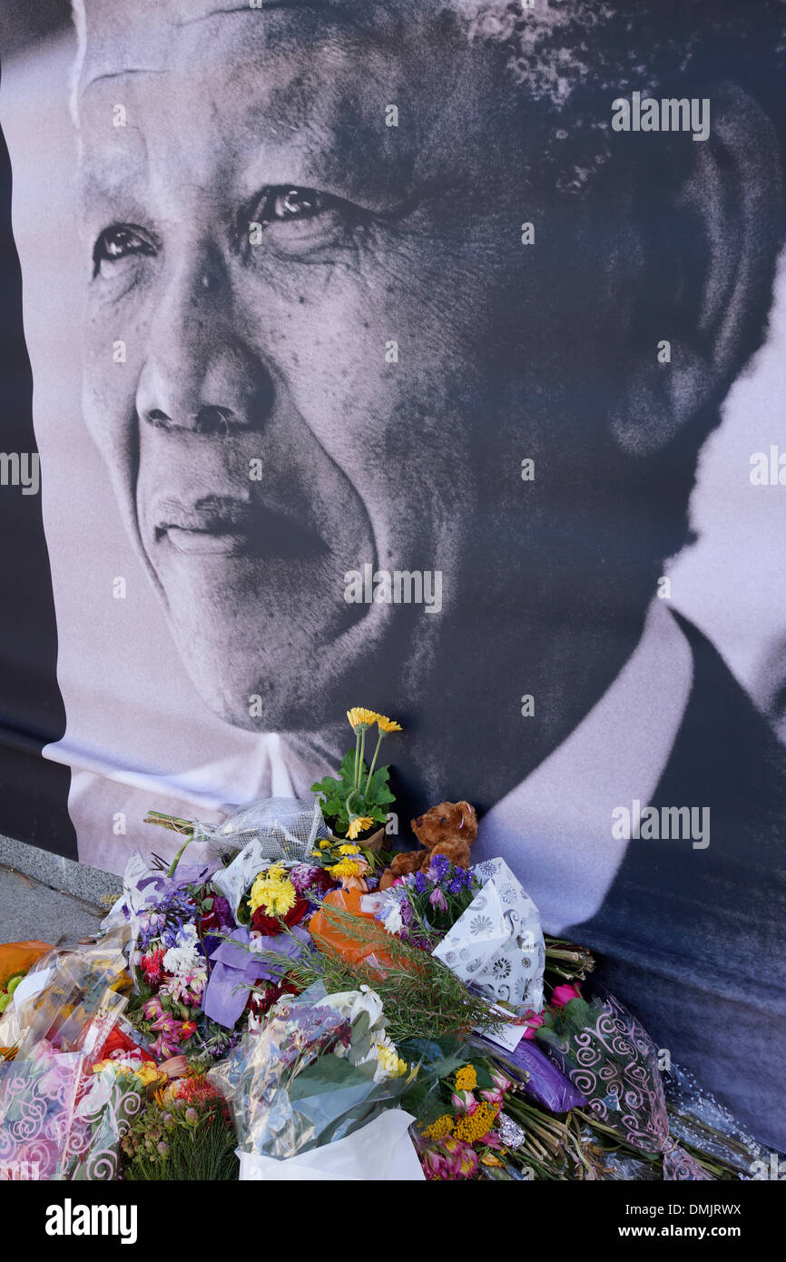 Nelson mandela tribute hi-res stock photography and images - Alamy