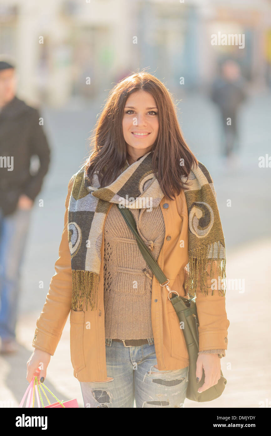 Fashion model shopping street hi-res stock photography and images - Alamy