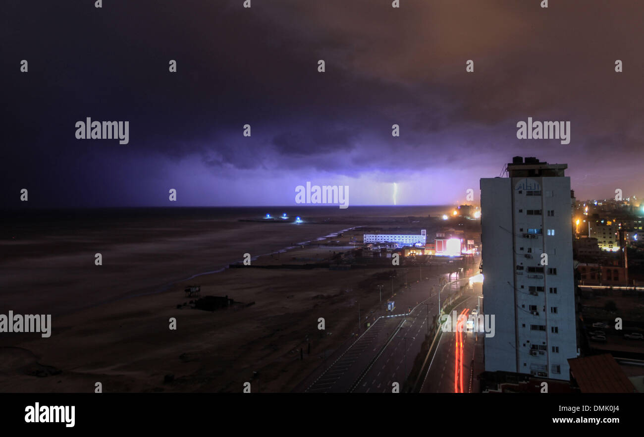 Gaza City, Gaza Strip, Palestinian Territory. 13th Dec, 2013. Lightning ...