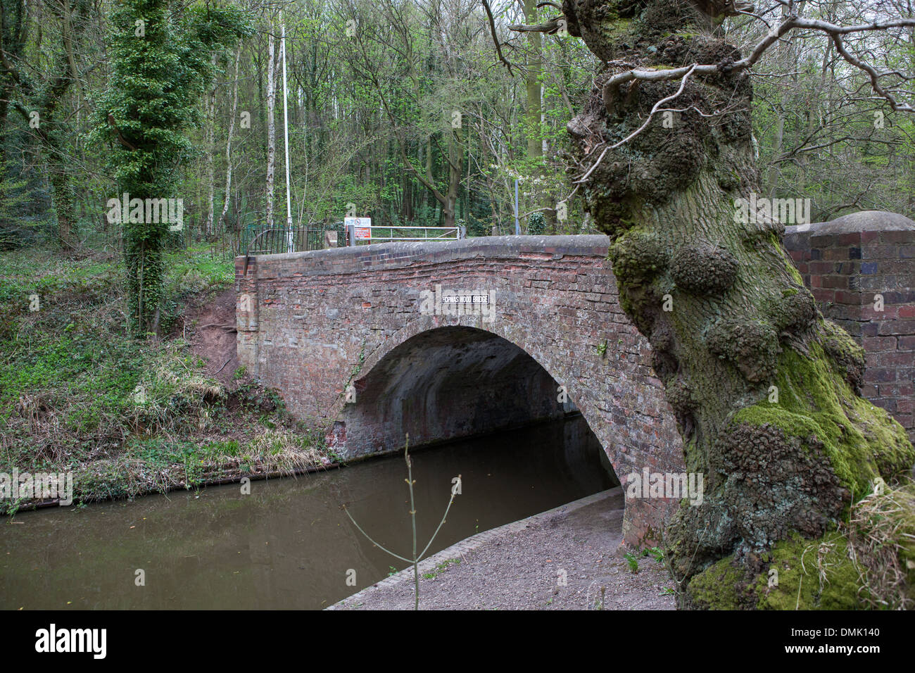 Hopwas Wood canal bridge in the Midlands Stock Photo - Alamy