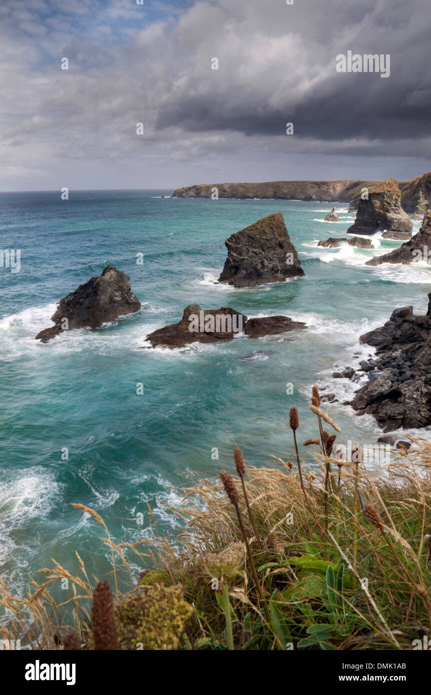 Rough sea cornwall hi-res stock photography and images - Alamy