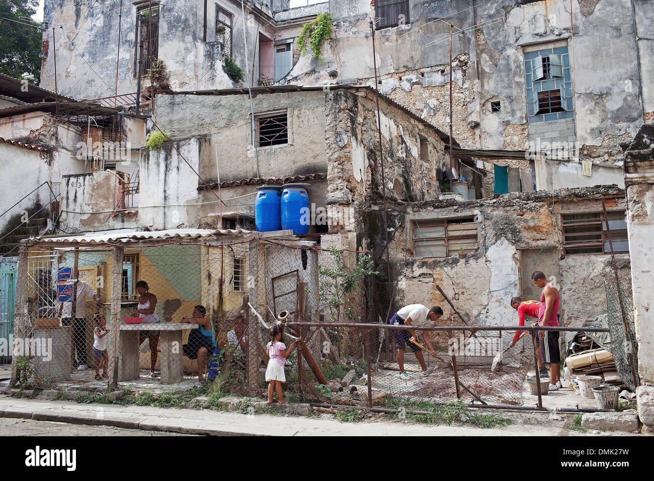 HOUSES, STREET SCENE, DAILY LIFE, HAVANA, CUBA Stock Photo - Alamy