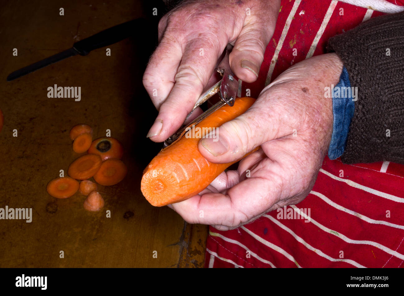 Slicing carrots hi-res stock photography and images - Alamy