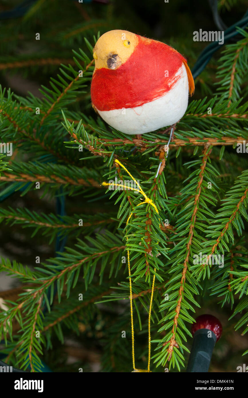 Robin and toy hi-res stock photography and images - Alamy