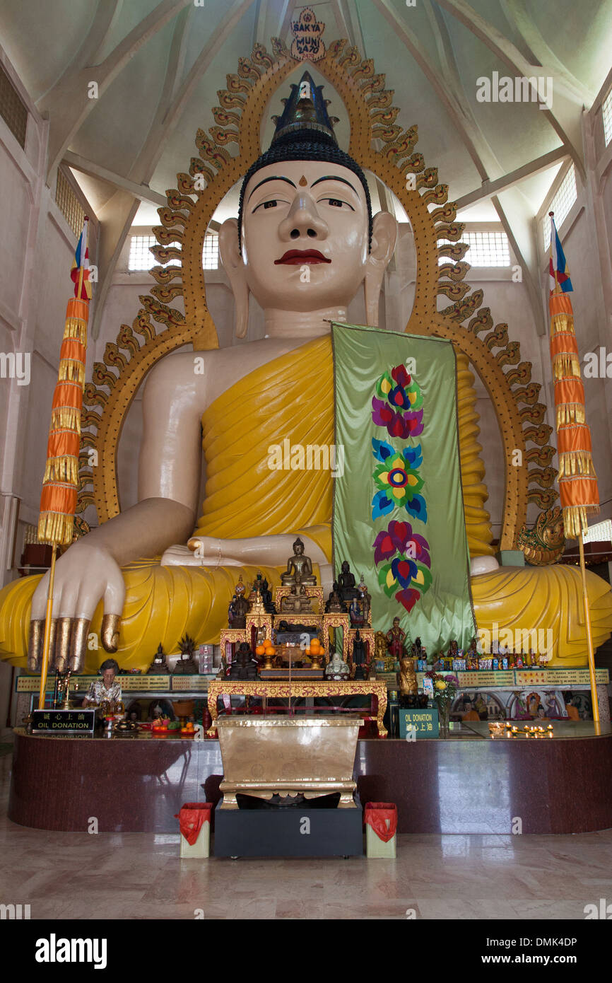 15-METER HIGH BUDDHA INSIDE THE SAKYA MUNI BUDDHA GAYA TEMPLE, TEMPLE ...