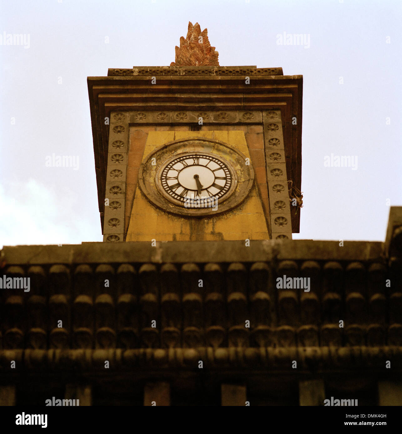 Parsi fire temple hi-res stock photography and images - Alamy
