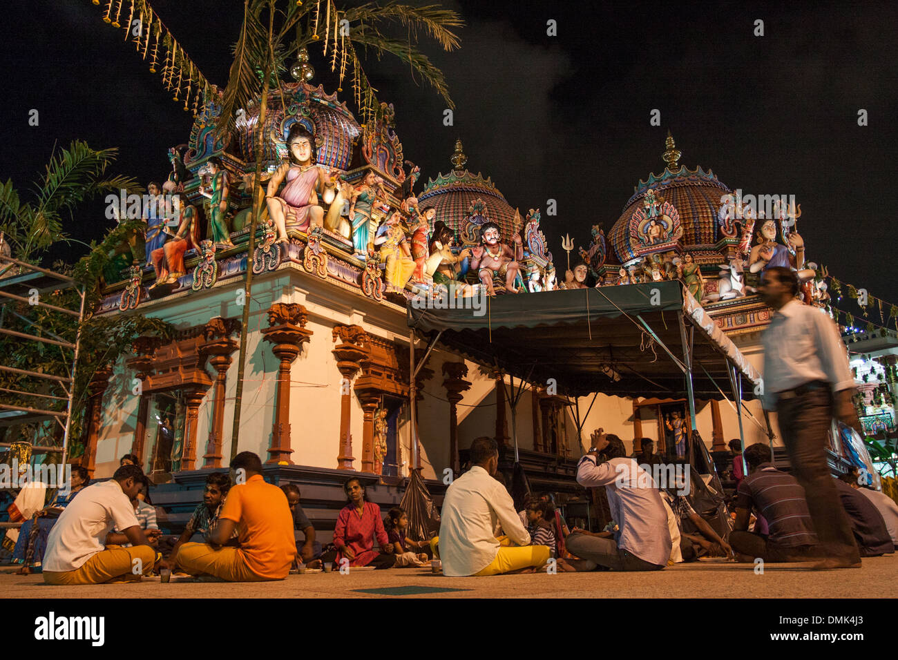 HINDU FAITHFUL CELEBRATING THE FESTIVAL OF DIWALI OR DEEPAVALI DURING A ...
