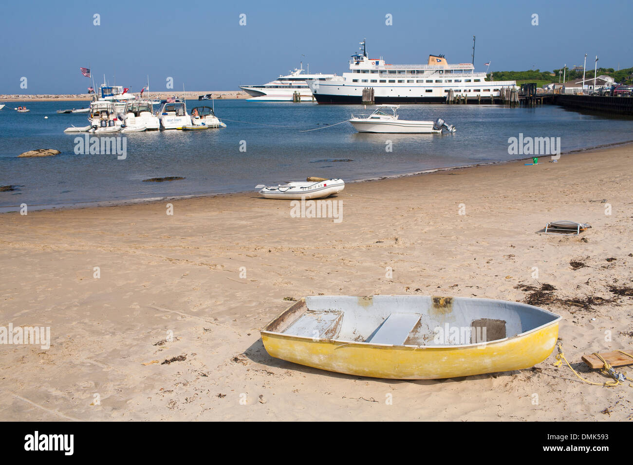 The Point Judith to Block Island ferry enters the old harbor ...