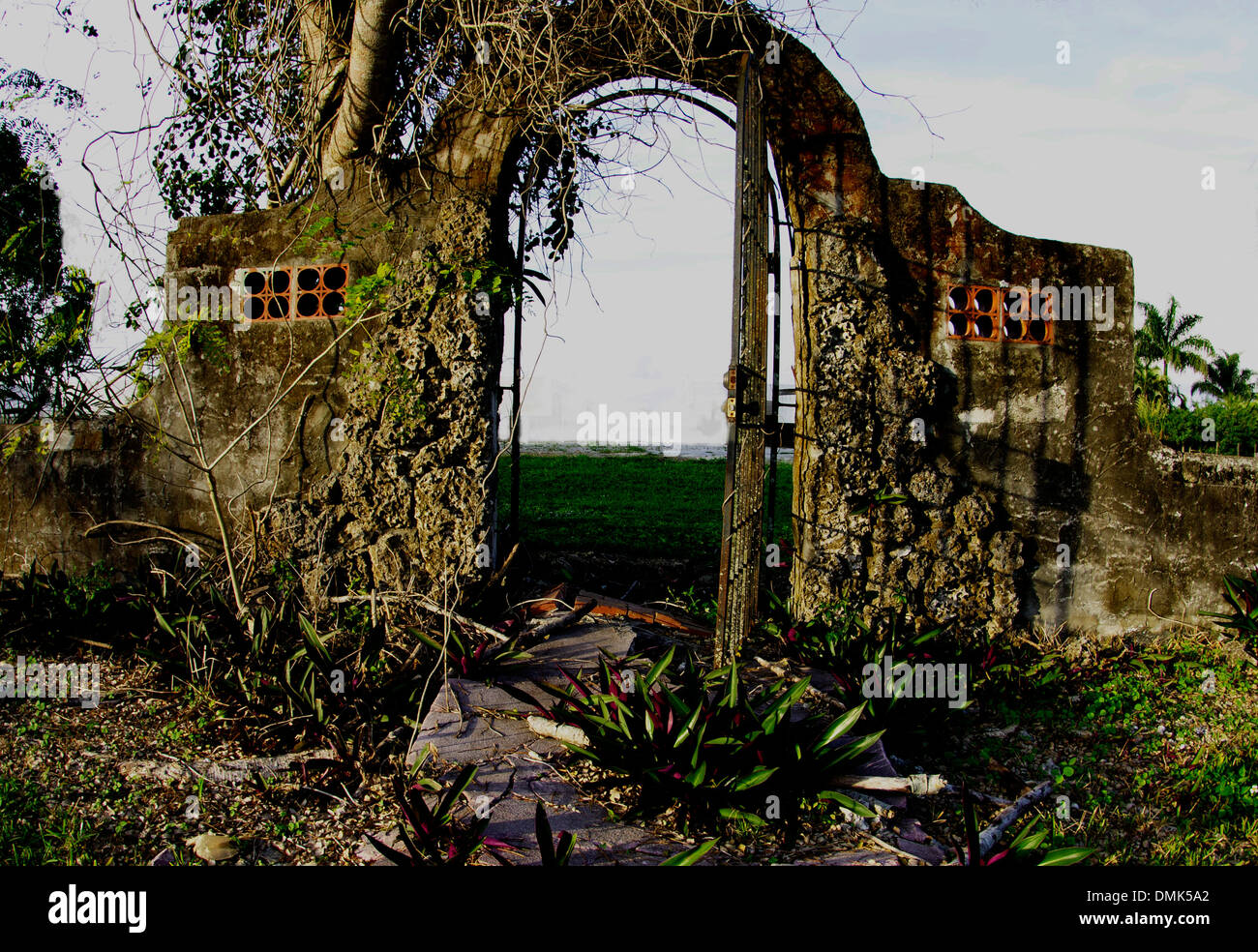 Brick ruin hi-res stock photography and images - Alamy