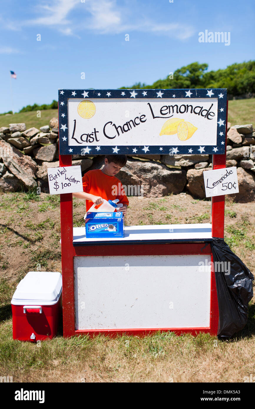 Traditional lemonade stand hi-res stock photography and images - Alamy