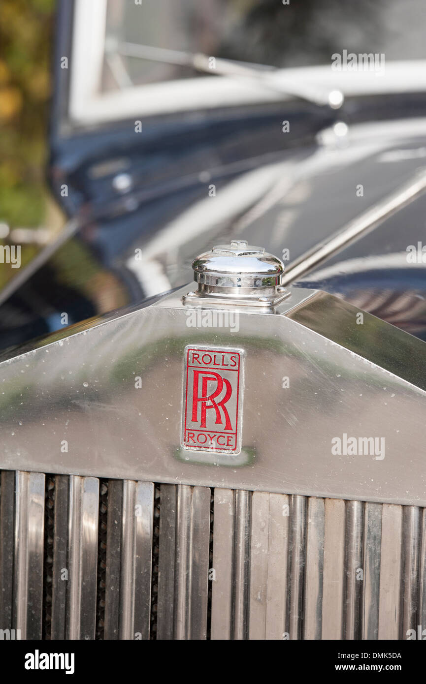 Rolls royce insignia hi-res stock photography and images - Alamy