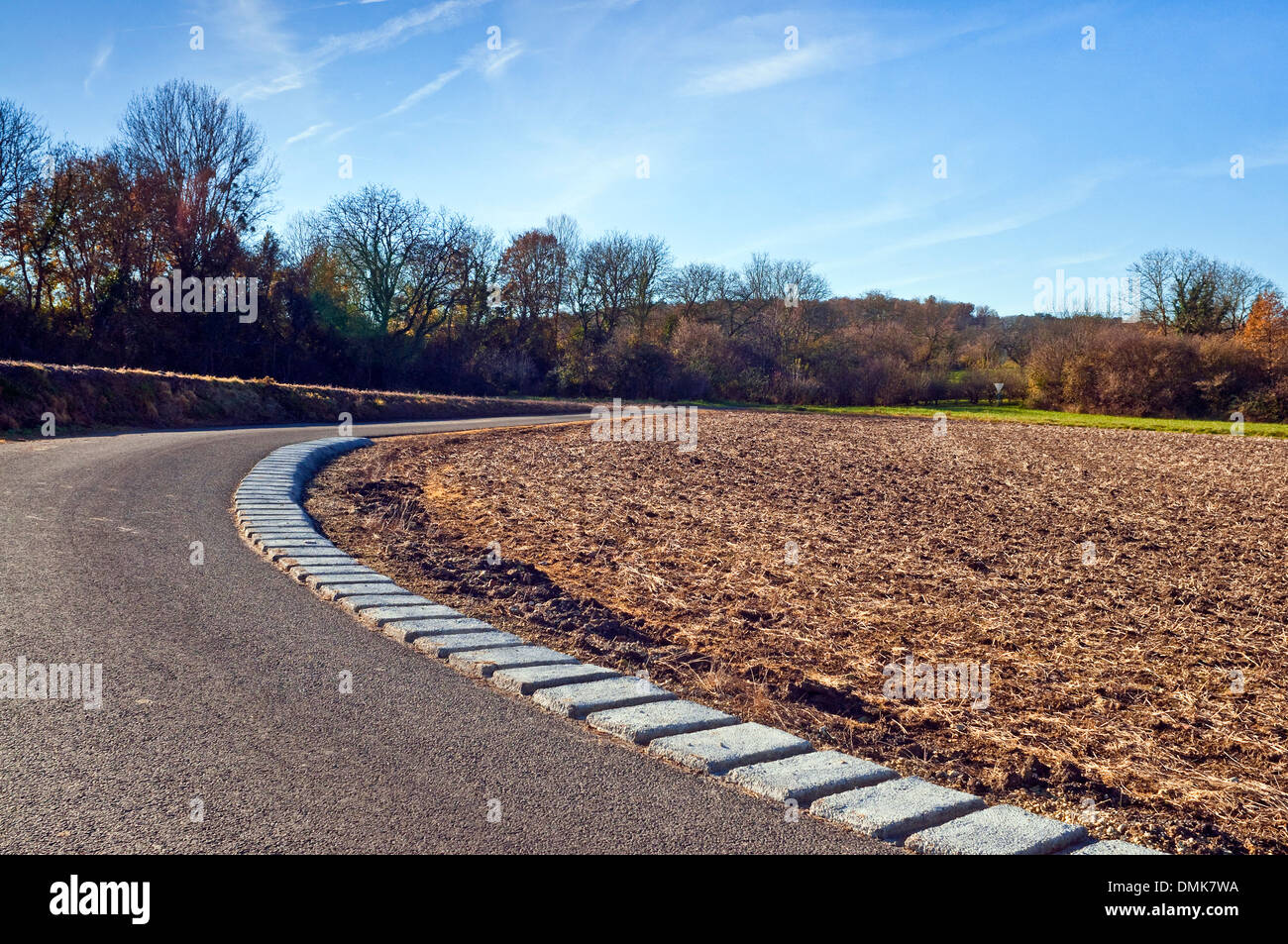 Roadside concrete edging strip hi-res stock photography and images - Alamy