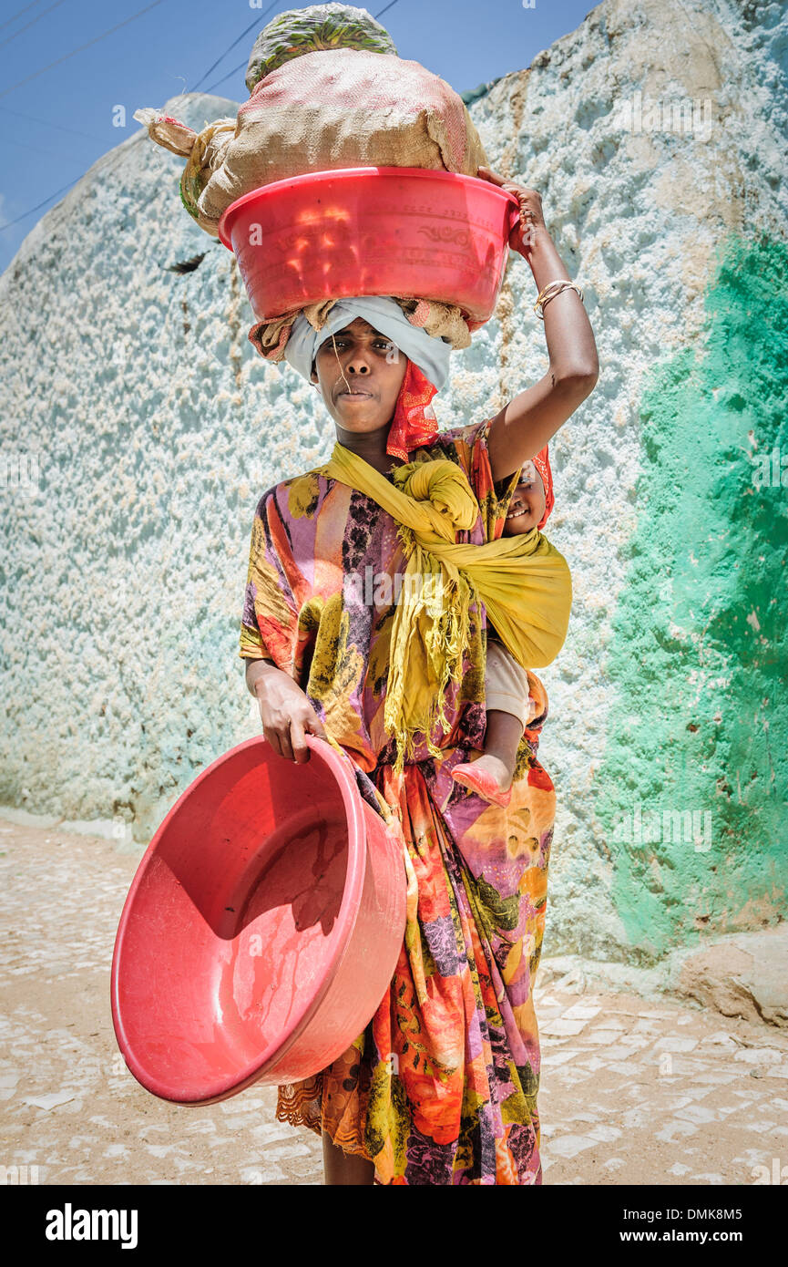 Harar ethiopia woman hi-res stock photography and images - Alamy