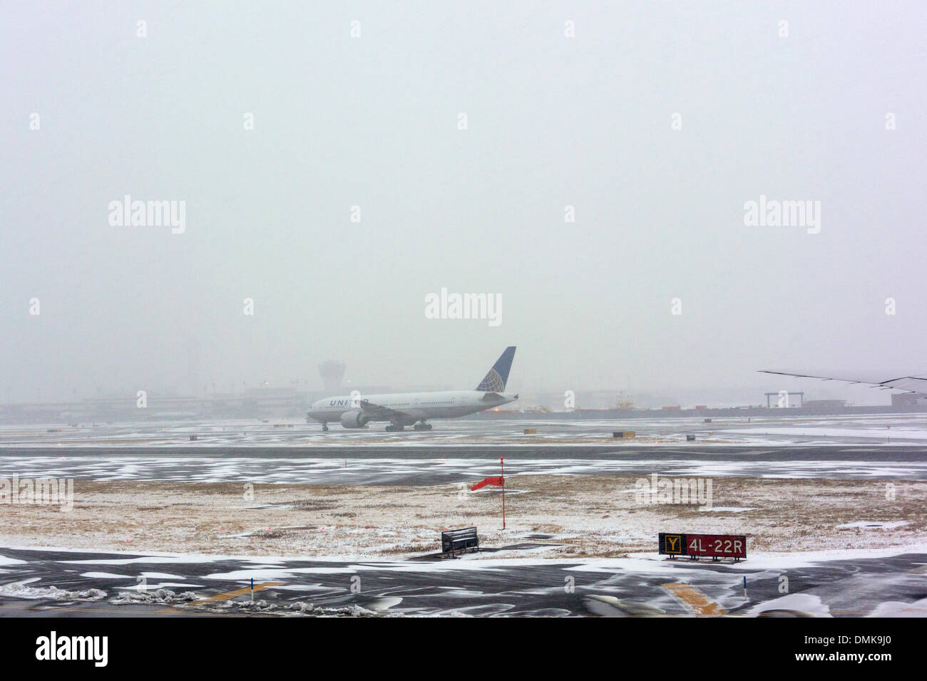 Snow covered runway at the Newark Liberty International Airport (EWR ...
