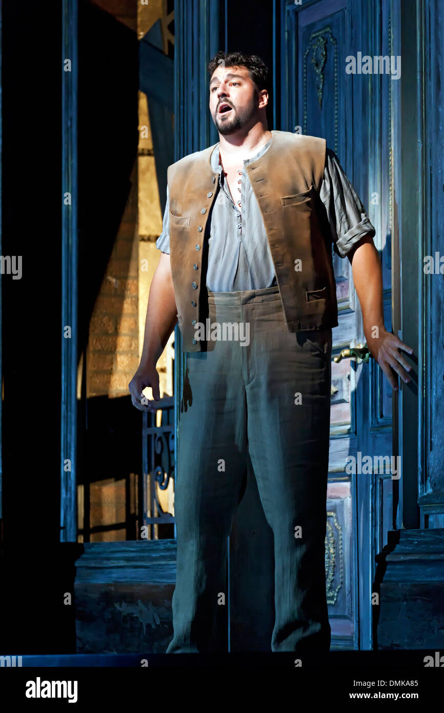 Nadir (Eric Cutler), The Pearl Fishers, Santa Fe Opera, Santa Fe, New ...