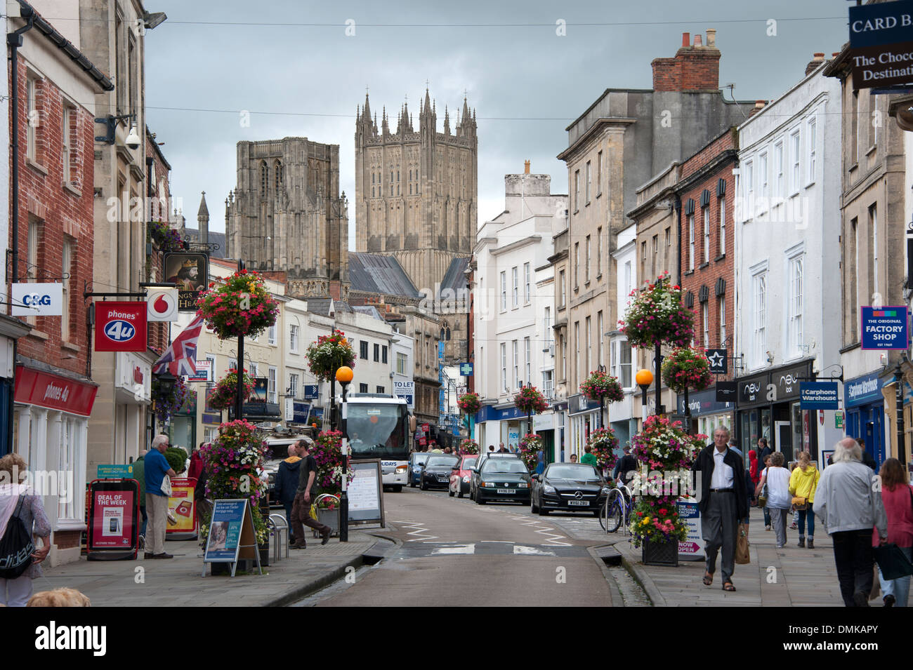 City of Wells Main High Street and Cathedral UK Stock Photo - Alamy