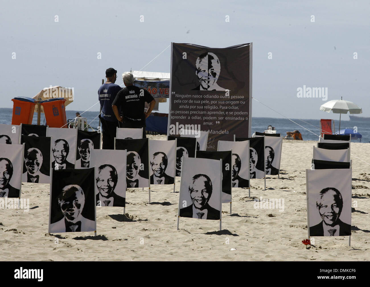 Rio De Janeiro, Brazil. 15th Dec, 2013. Banners and photos in homage to ...