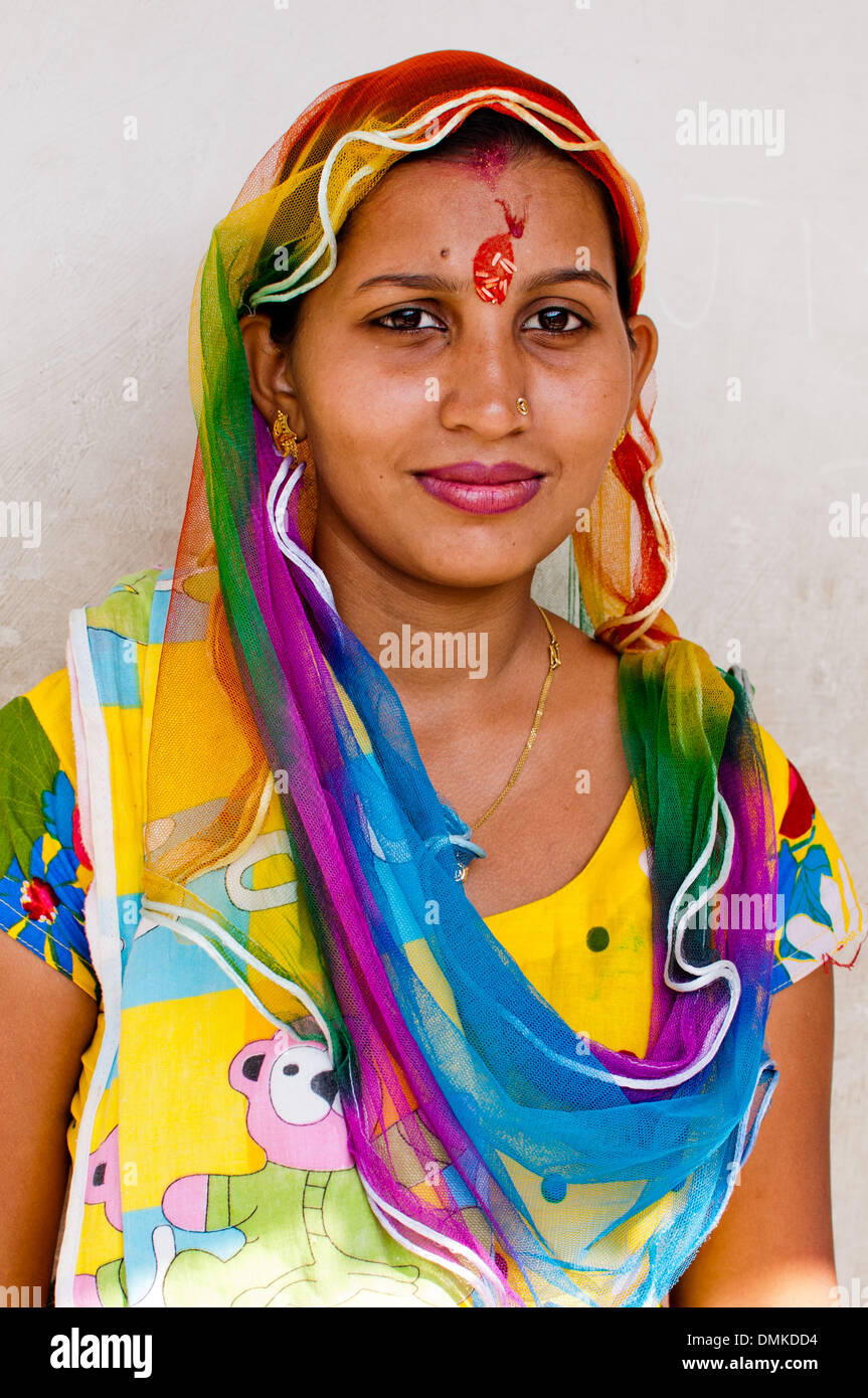 Wearing sari and bindi hi-res stock photography and images - Alamy