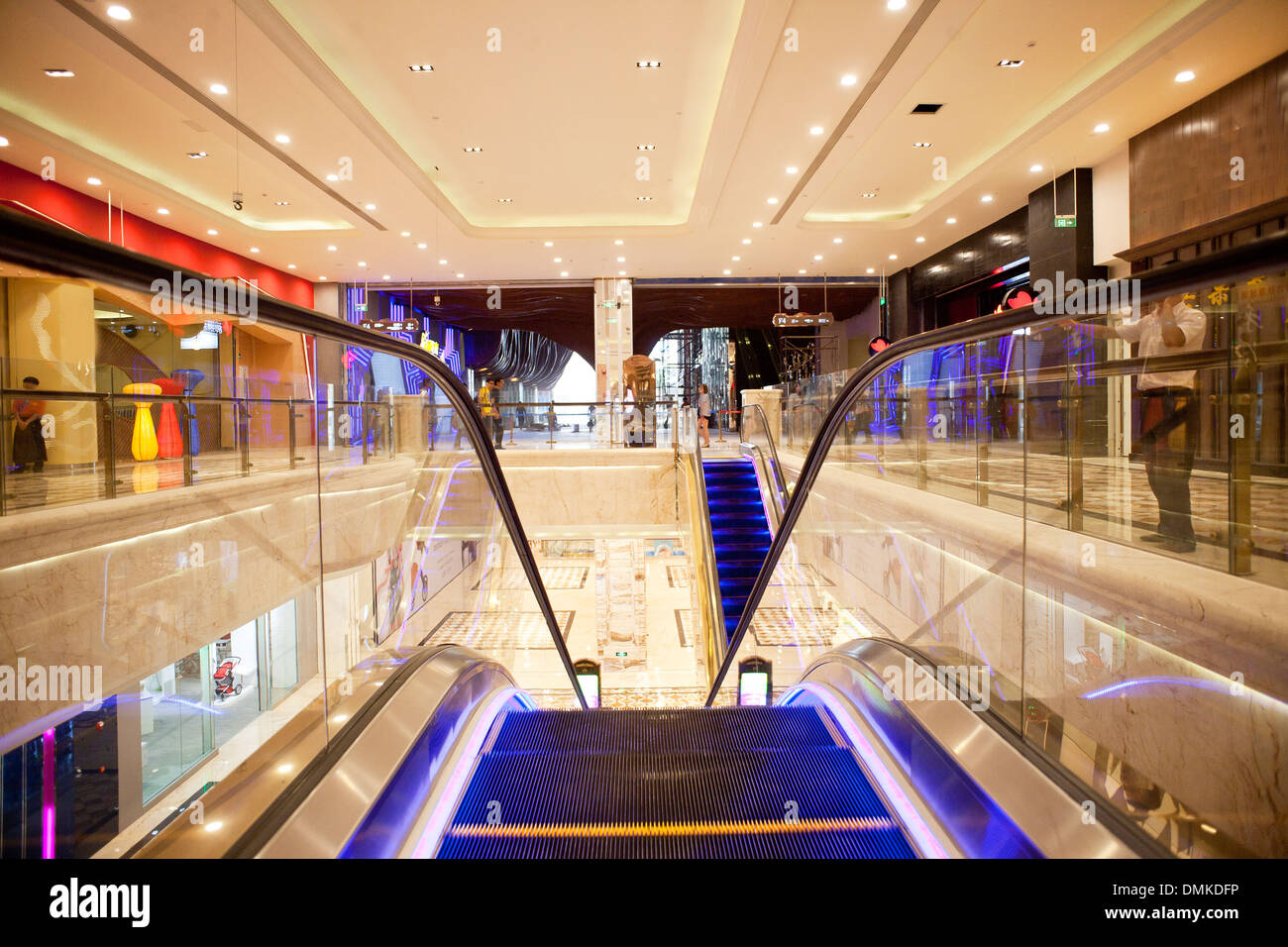 Mall interior hi-res stock photography and images - Alamy
