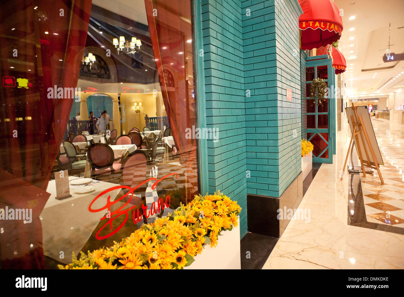 Upscale Western-style restaurant decorated Stock Photo - Alamy