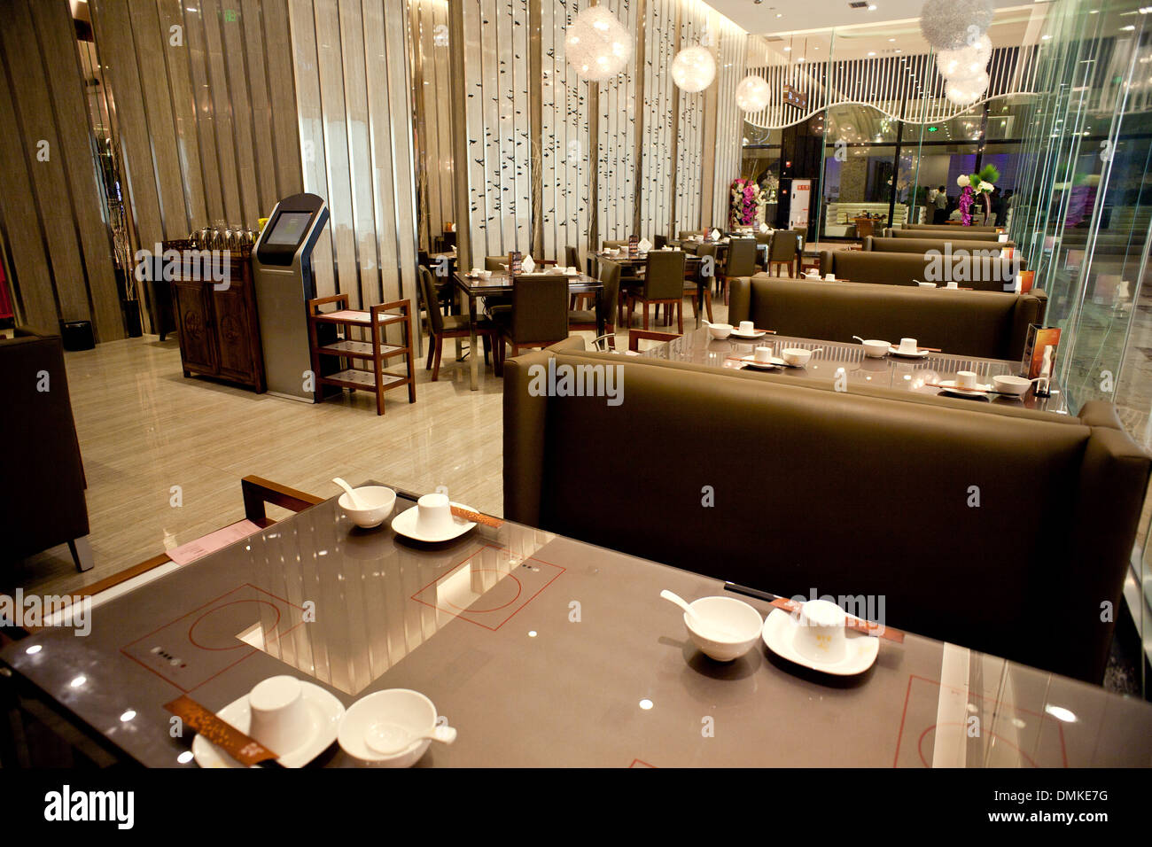 Upscale Restaurant Decor Stock Photo Alamy upscale-restaurant-decor-stock-photo-alamy