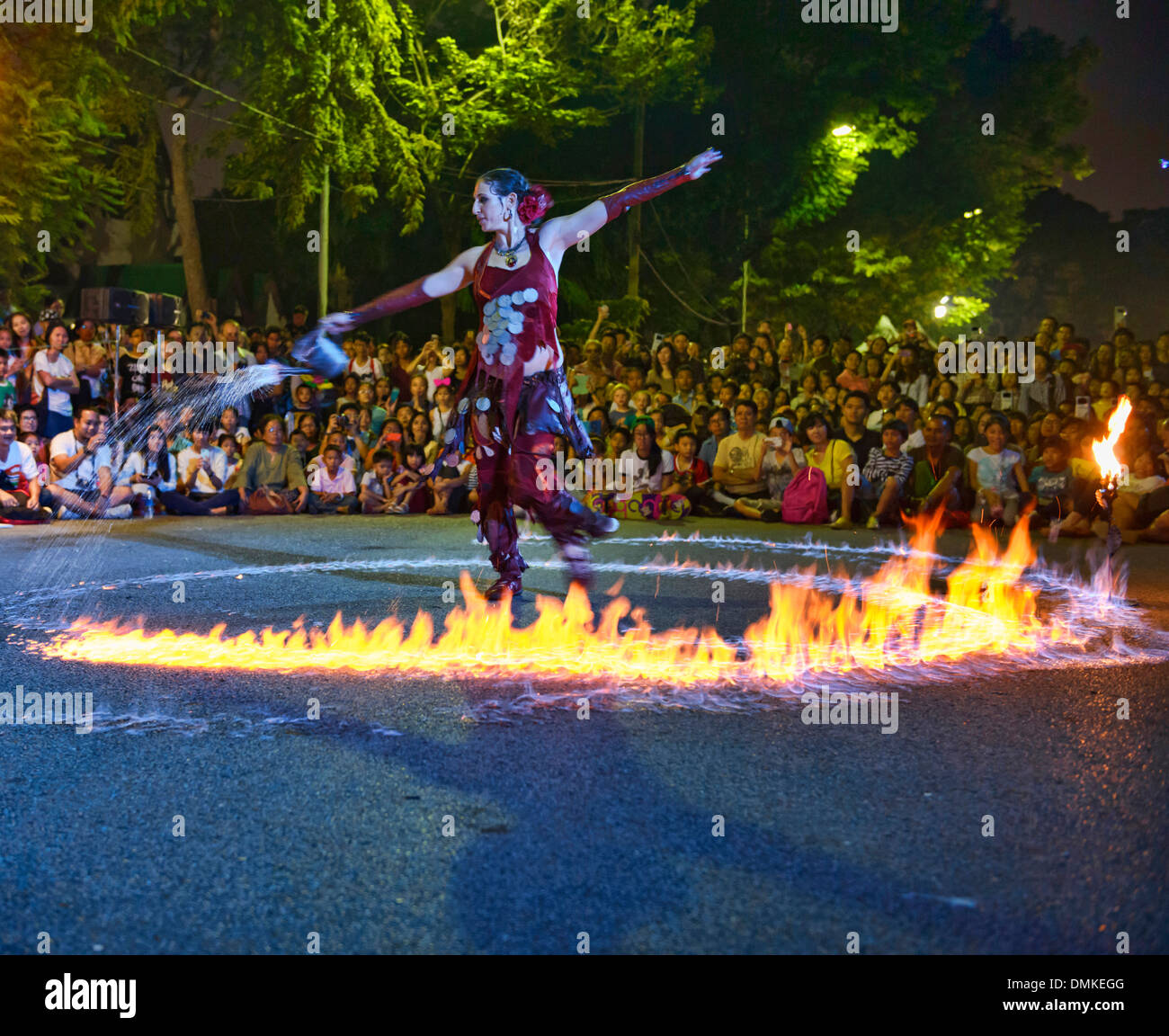 Fire dancer hi-res stock photography and images - Alamy