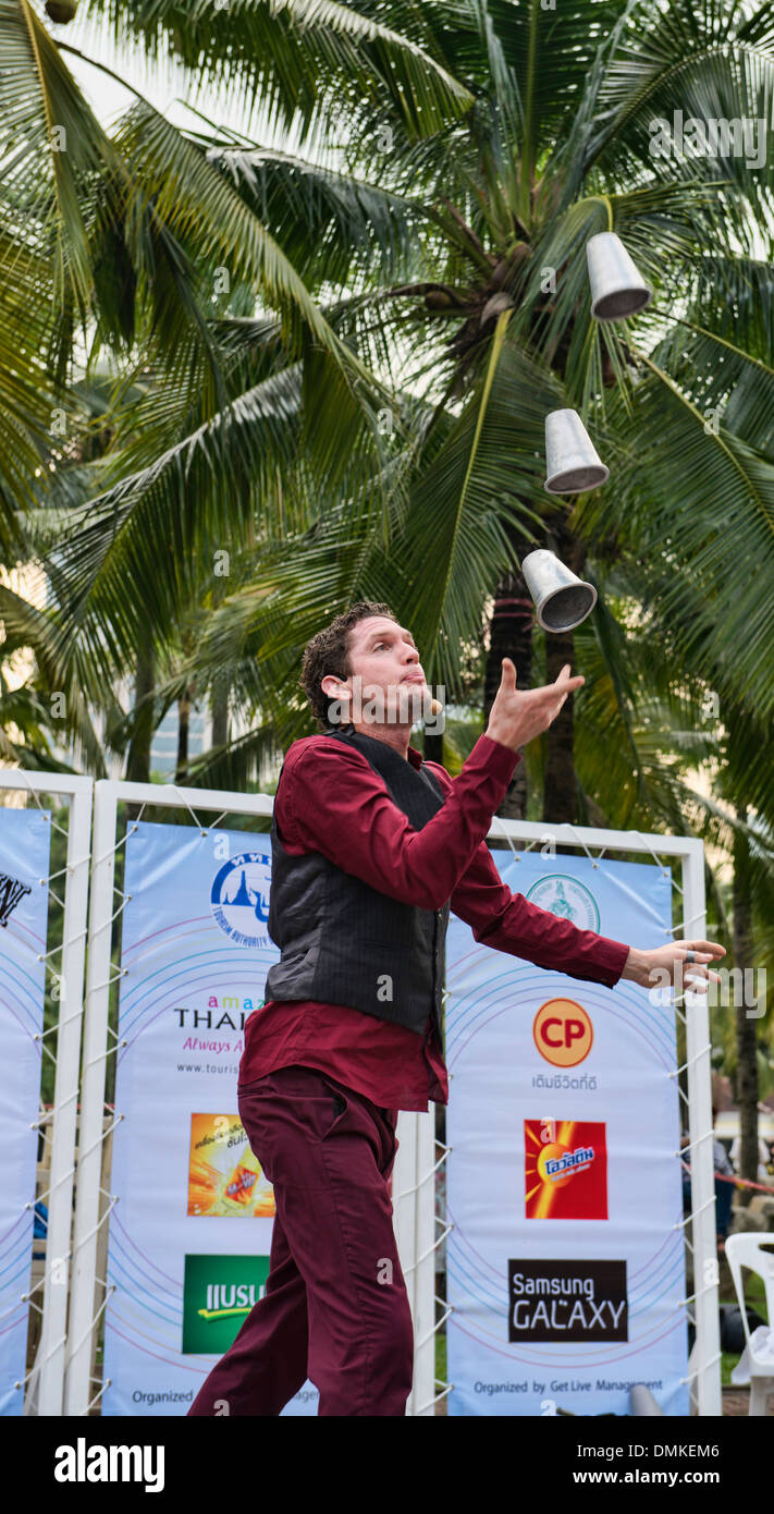 Circus performer performing hi-res stock photography and images - Alamy